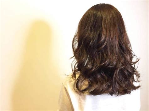 Os cortes de cabelo ondulado médio mais populares em