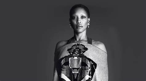 Ерика Баду стана новото рекламно лице на Живанши Новини бг