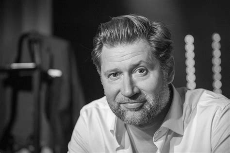 Lari Halme Pistää Itsensä Likoon Monologissa ”näytteleminen On Lopulta Rohkeiden Laji