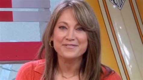 Gmas Ginger Zee Shows Off Entire Bare Leg As She Hangs Upside Down In