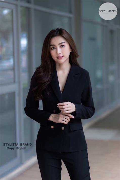 ชุดเข้าเซท เซทสูทคอปกและกางเกงขายาว ชุดสีดำ สีดำ ใส่ทำงาน ทรงเรียบร้อย ชุดสวยงานป้ายพร้อมส่ง