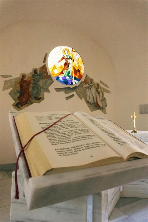 가톨릭 가톨릭교 거룩한 거룩한 책 교회 인테리어 기도 기독교 기독교 기호 기독교 예술 대성당 모자이크 미사 바꾸다 설교 설교단 성경 성경의