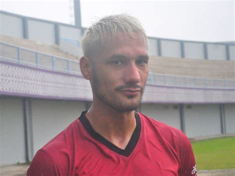 Raphael Maitimo Sempurnakan Lini Tengah Persita Tagar