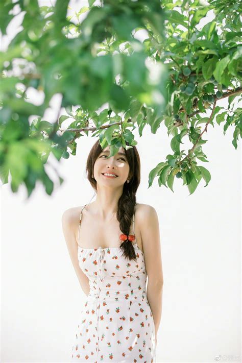 秦嵐43歲「生日寫真」太不科學了！側身洩紙片腰、狀態根本少女 Et Fashion Ettoday新聞雲