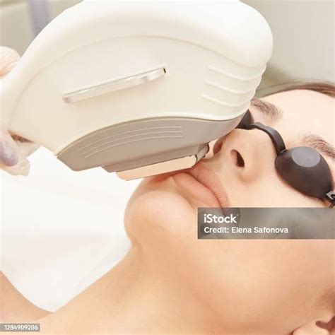 의료 미용 레이저 미용 절차 살롱에서 젊은 여성 전문 의사 여성 스킨케어 기술 제모 25 29세에 대한 스톡 사진 및 기타 이미지 25 29세 Waxing 건강 진단