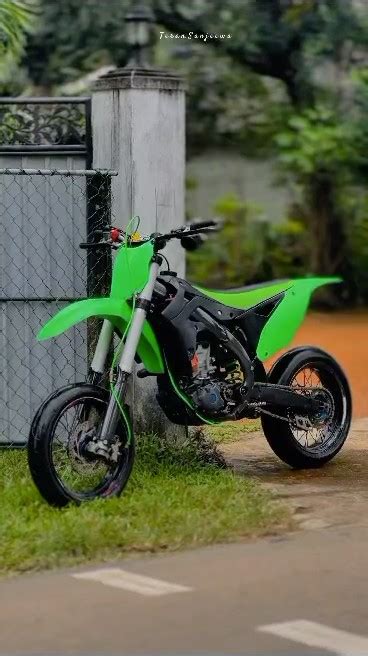 පාරේ දුවන රොකට් 💨 Youtube