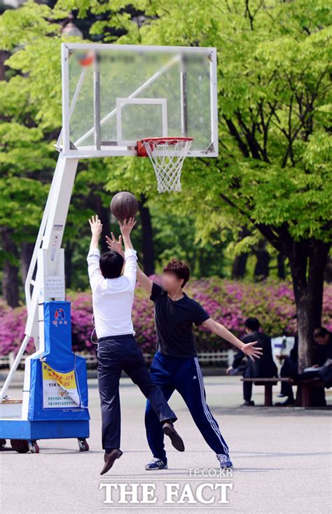 주말날씨 나들이 갈 때 자외선 용품 필수 연예 기사 더팩트