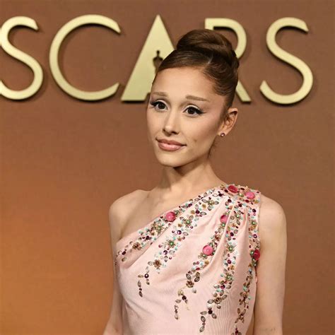How Much Does Ariana Grande Weight
