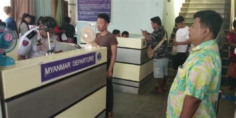 Border Crossing Myanmar China Border Gates Reopen Myanmar International Tv Border Crossing Myanmar China Border Gates Reopen Myanmar International Tv