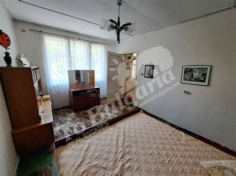 Едноетажна тухлена къща за продажба в с Хотница Едноетажна къща 80 кв м РЗП 1100 кв м дво