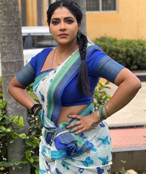 Reshma Pasupuleti Looks Hot And Gorgeous In Saree