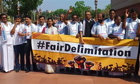 தமிழக எம் பி க்கள் சஸ்பெண்ட் Tamil Nadu Mps Suspended