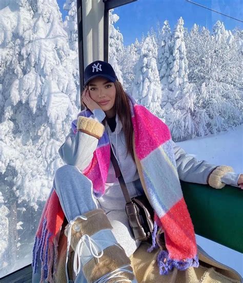 Стильні образи на відпочинок в Карпати від модниць Fashion