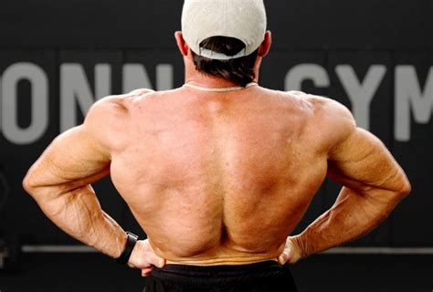 How To Lat Spread And Flex Like A Bodybuilder Onnit Academy