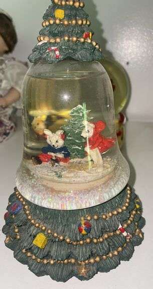 Cat Snow Globe And Mouse Snow Globe Baker Auctions And Real Estate Llc