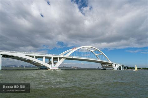 现代建筑，桥梁，白昼 讯飞图酷 正版图片素材库 让内容更有价值