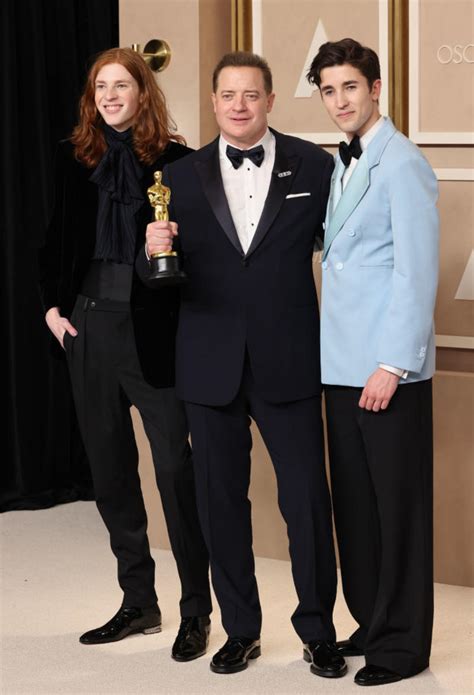 Рідкісний сімейний вихід Брендан Фрейзер зявився на «Оскарі 2023 у компанії синів