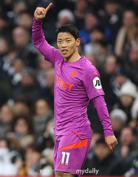 시즌 2호 골 황희찬후배 양민혁 챙겼다 Pk 실패 손흥민 아쉬운 경기에도 동생들 격려