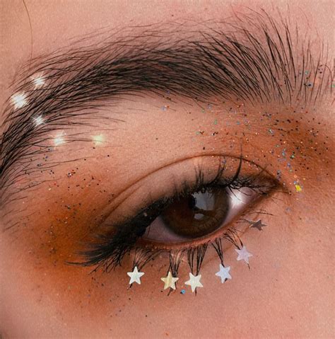 Estrellitas Maquillaje Con Purpurina Estilos De Maquillaje De Ojos Maquillaje De Ojos Creativos