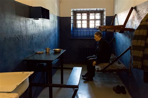 Тюрьма и зона съедает слабых и выплевывает сильных Как сидят первоходы и бывалые в тюрьмах и