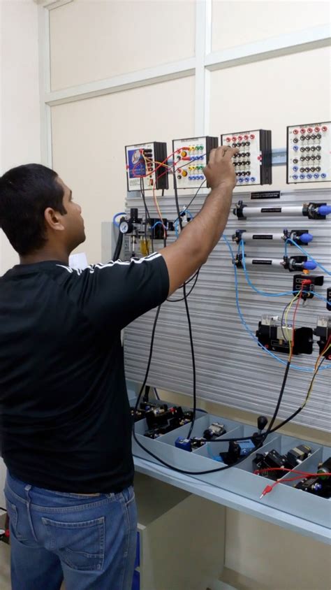 Relay Controllers Vs Plc Controllers An Insight Into Their Circuitry Fluidsys Training Centre