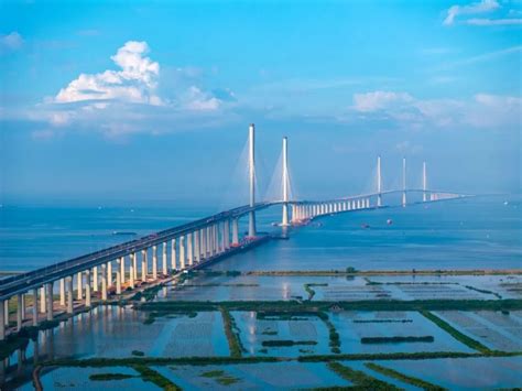 黄茅海跨海通道全线路基段划线基本完成！预计本月下旬全线亮灯腾讯新闻
