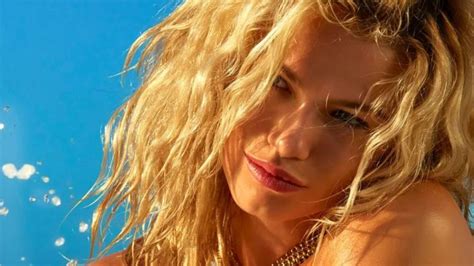 Si Swim Cover Model Hailey Clausons 8 Best Pics In Turks And Caicos