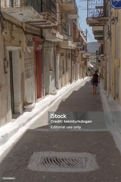 그리스의 에게 해의 그리스 키오스 섬의 피르기 마을의 역사적인 장식 주택 고대 그리스 양식에 대한 스톡 사진 및 기타 이미지