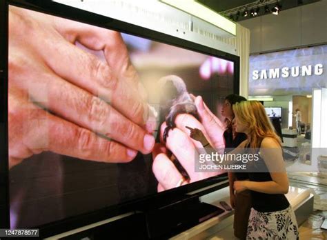 Samsung Electronics Pdp Photos And Premium High Res Pictures Getty Images