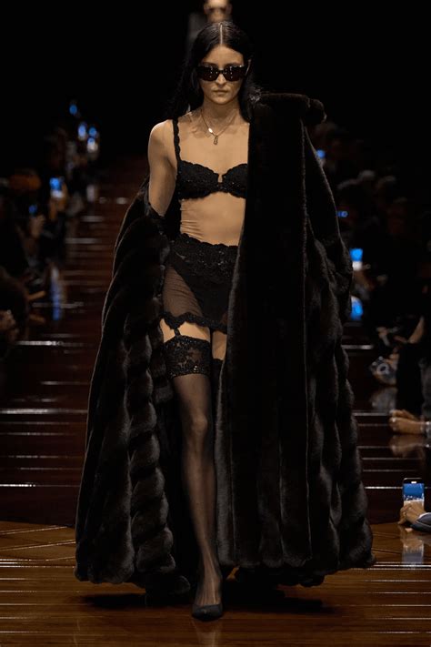 Balenciaga ს ჩვენება დემნა გვასალიას ბავშვობის შთაგონებით