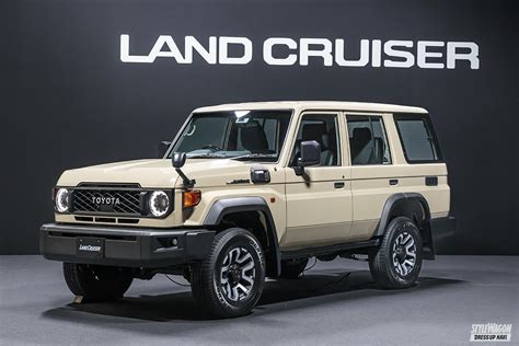トヨタ ランドクルーザー70 復刻 国内自動車本体