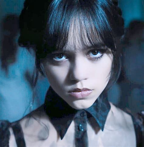 Звезда сериала «Уэнсдей Дженна Ортега стала новым супергероем на новых кадрах