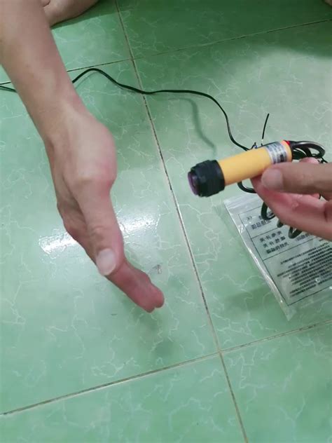 CẢm BiẾn Quang E3f Ds30c4 3 Dây Npn No Phi 18 10 30cm 6 36vdc Shopee Việt Nam