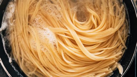 When You Should Be Adding Pasta To Boiling Water