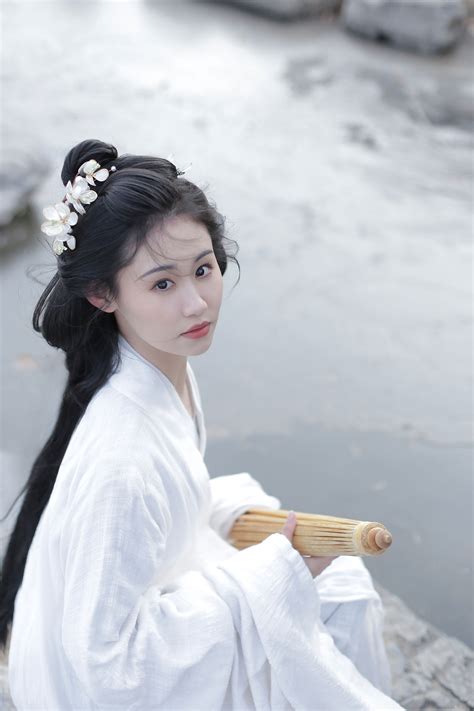 尹三斤 岳雨婷玉兰美图作品图片欣赏 艺图语