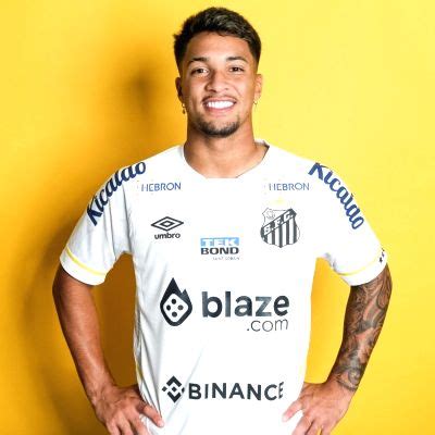 Roma eye move for Brazilian forward Leonardo