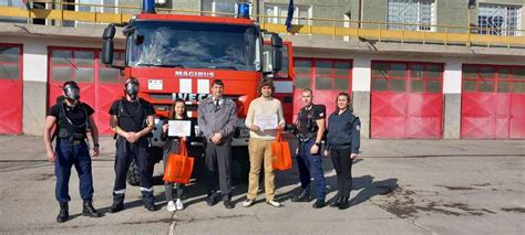 Пожарникари наградиха наши ученици Първо СУ Св Седмочисленици гр Търговище