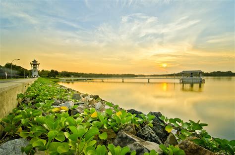 Using Robust Optimisation And Mixed Integer Programming To Manage Singapores Water Resources