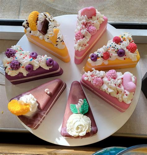 Ароматна свещ Парче торта Handmasters Bg