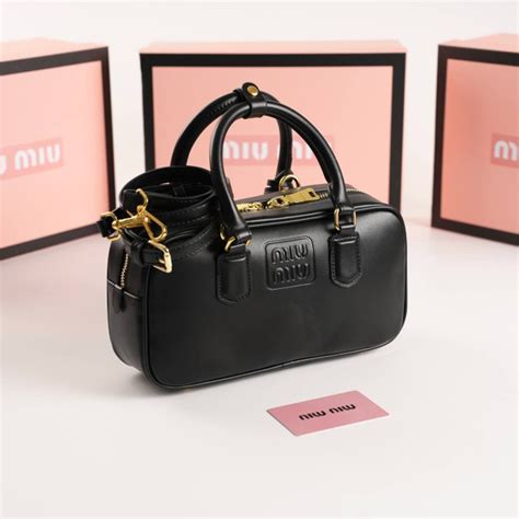 Miu Miu Сумка на пояс купить с доставкой по выгодным ценам в интернет