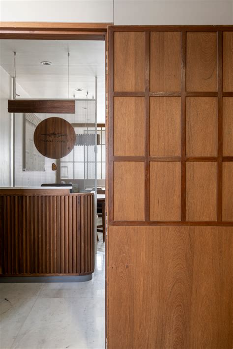 The Wooden Interior Design Prioritizes Clarity Over Complexity
