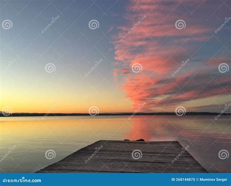 Sunset In The Sky 库存图片 图片 包括有 天空 黄昏 远离 夜间 海运 阳光 268144875