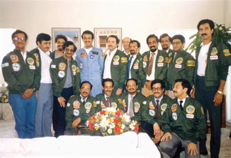 جريدة الرياض سلطان بن سلمان معزياً الراجح ساهم في إنجاح رحلة الفضاء 1985