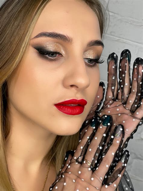 Макияж с красной помадой на день рождения 37 фото макияжа 2023