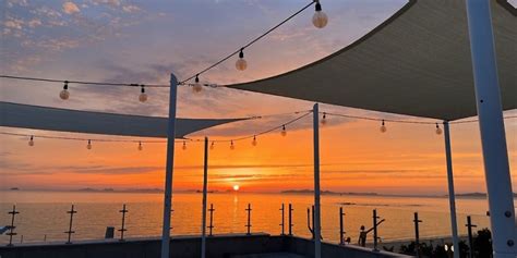 루프탑에서 바다를 마신다 감성 충만한 오션뷰 끝판왕 카페 힐링휴게소