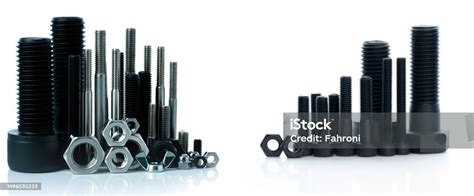흰색 배경에 금속 볼트와 너트 패스너 장비 하드웨어 도구 스터드 볼트 육주 너트 및 작업장의 육주 헤드 볼트 자동차 엔지니어링에 나사식 패스너 사용 육각 형 볼트 나사에