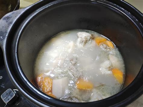 【莲藕排骨汤的做法步骤图，莲藕排骨汤怎么做好吃】小厨娘xx 下厨房