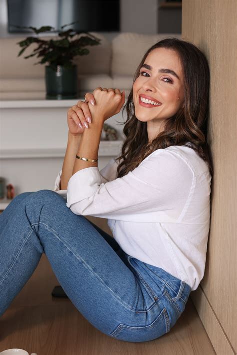 Pin De Fabi Fagundes Em Ensaio De Marca Pessoal Ully Médica