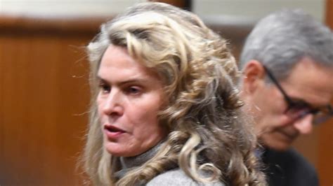 Делото Васил Божков Елена Динева беше задържана в съдебната зала