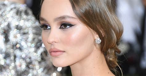 [md글로벌엔터]조니 뎁 딸 릴리 로즈 뉴욕 패션쇼서 고혹미 발산